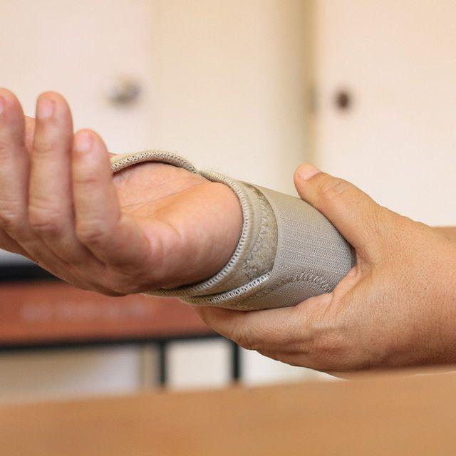 How to Care for Your Body After Wrist Fracture Surgery | Rothman ...